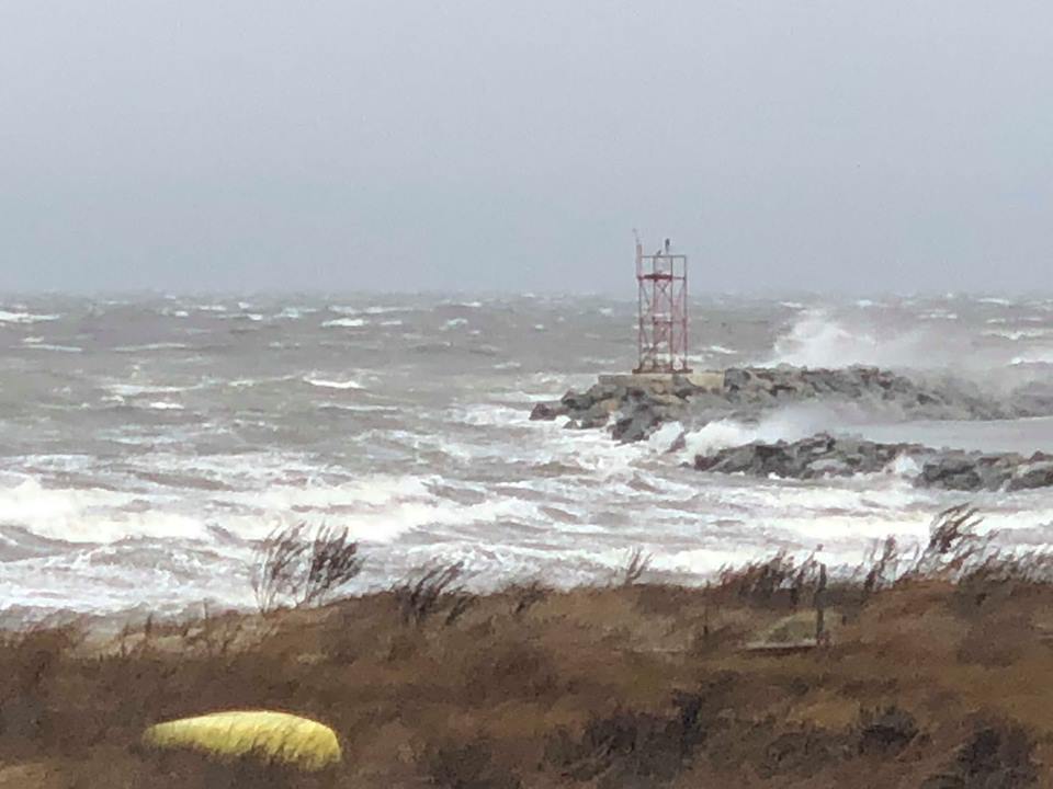 Delaware Bay at the ferry wall yesterday ,,, photo by Mike Ridings ...