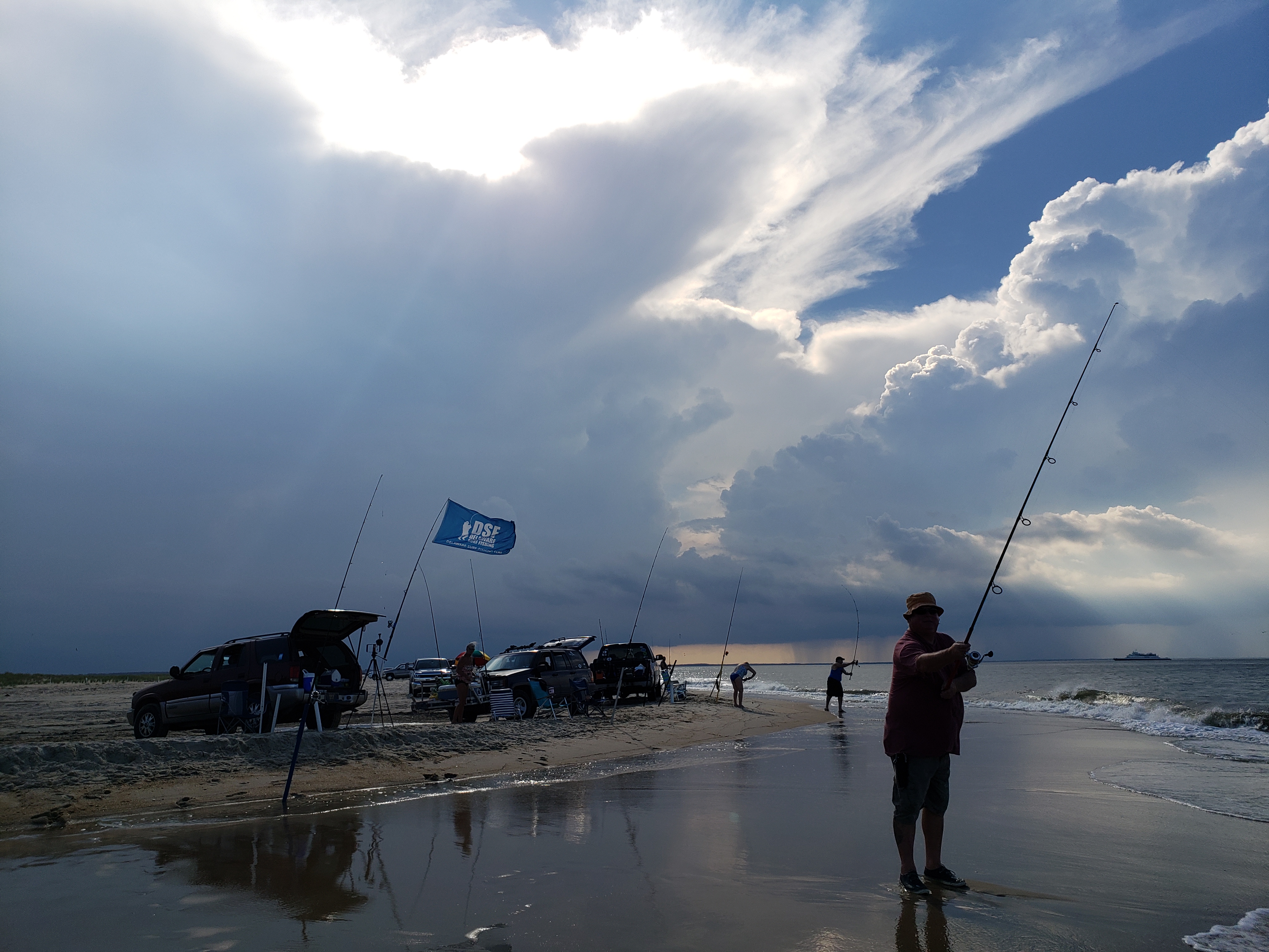 Storm coming in we won't stop surf fishing - delaware-surf-fishing.com